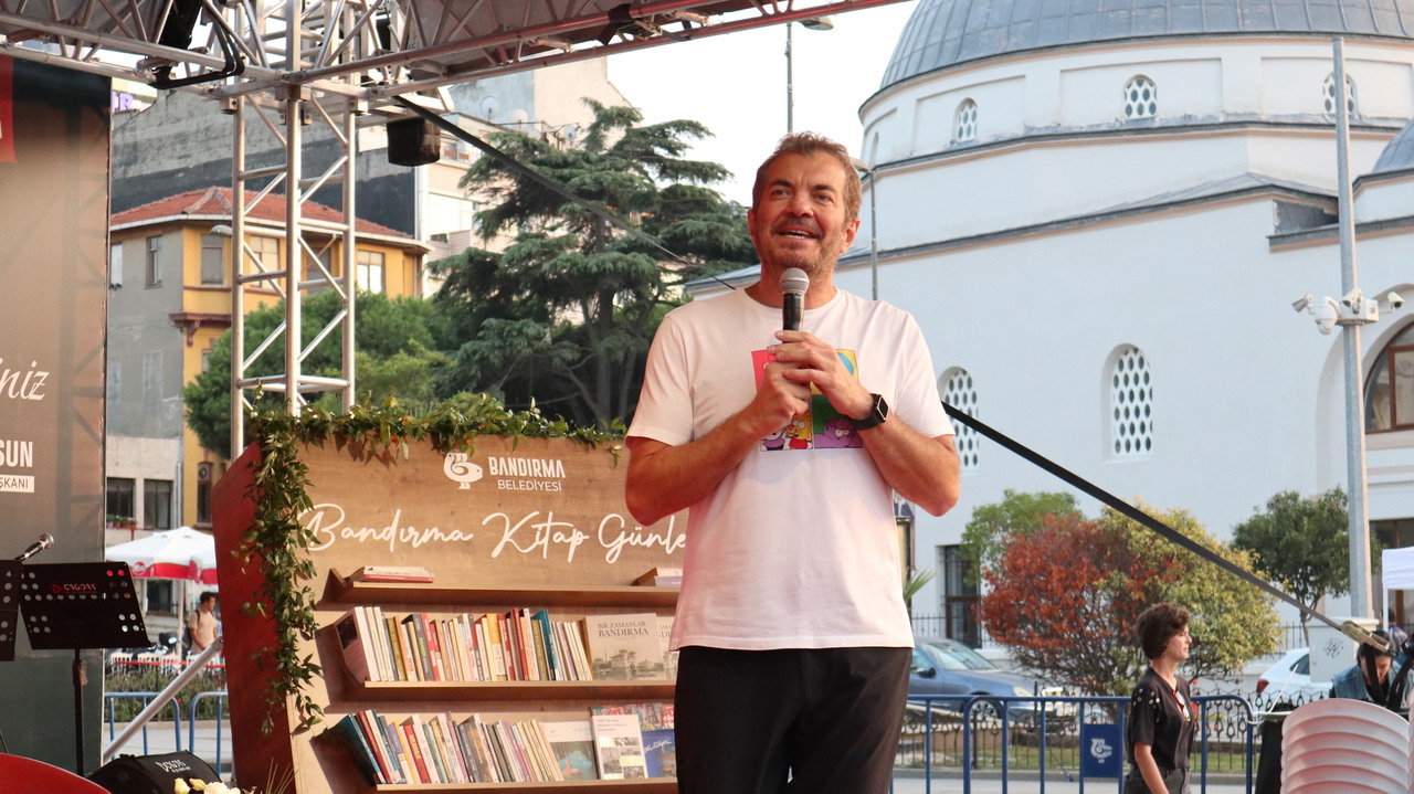 Yaşaroğlu, Kral Şakir’in dünyasını Bandırma’ya taşıdı